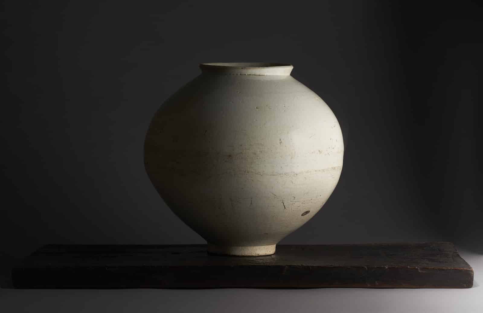 A Guide to Korea's Elegant and Enigmatic Moon Jar - Best of Korea